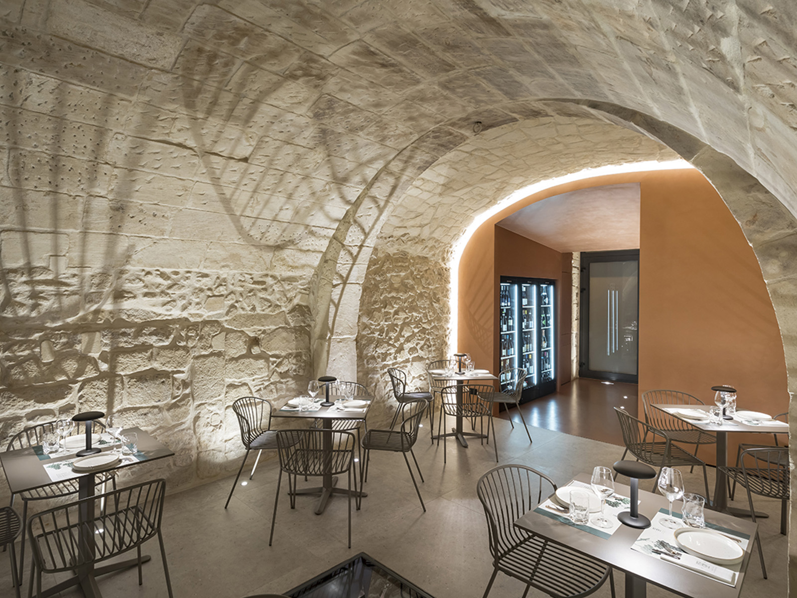 Mesa ARKET H.74 Cuadrada – Atmósferas Tienda